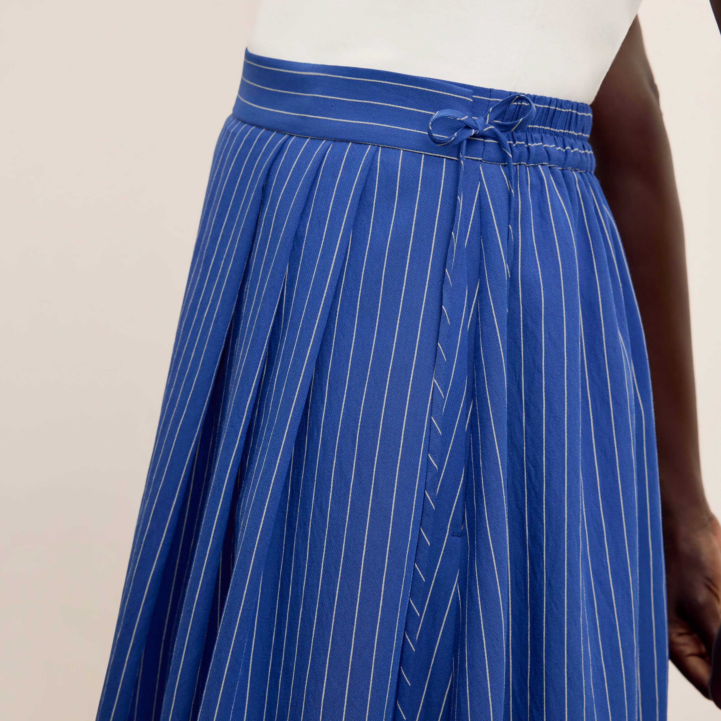 Easton Vacation Skirt - Soft Stripe :: River/Ivory – M.M.LaFleur